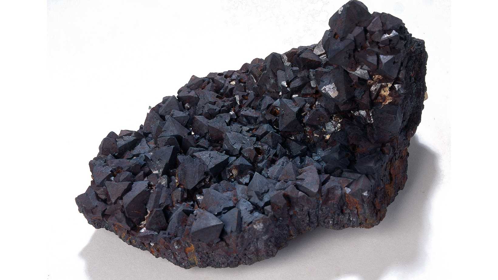 Feldispat: Porselen ve Seramik Minerali • Divan Ambalaj